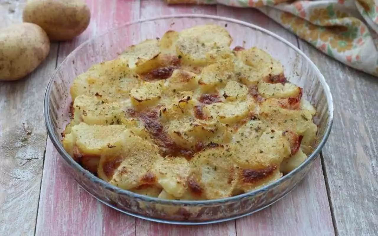 Potatoes and smoked cheese smart recipe | Very few ingredients for a top side dish